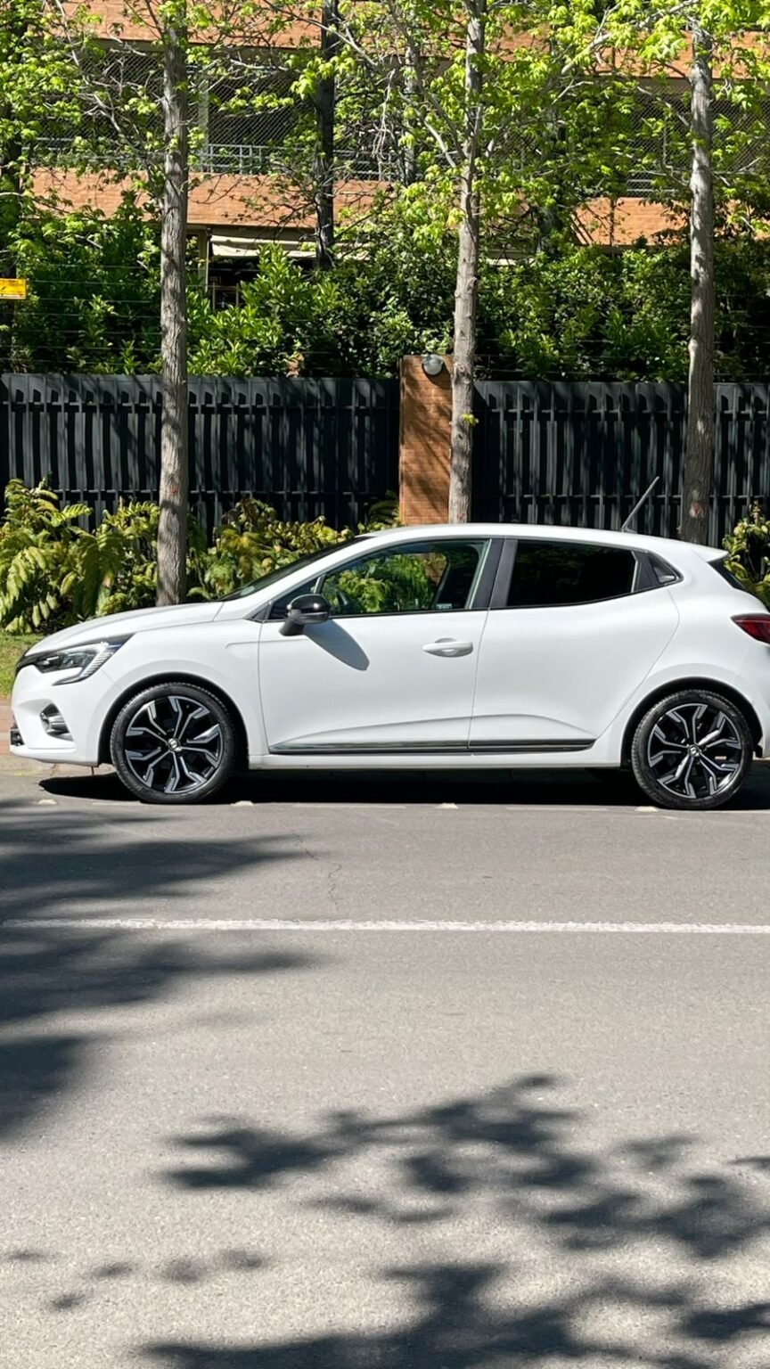 RENAULT CLIO INTENSE 1.0 TURBO MECANICO – 2023 – 28.500 KM – CZ cars.cl